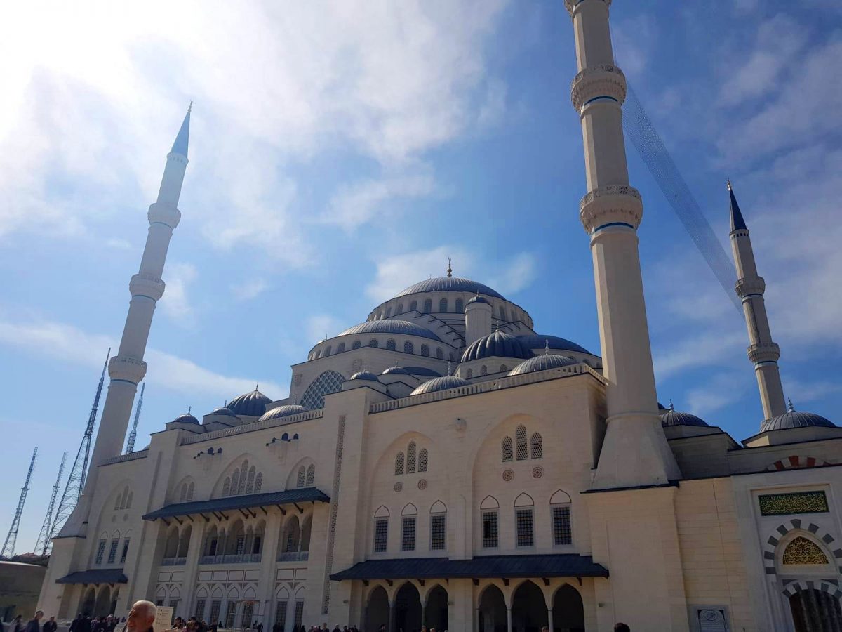 O nouă atracţie din Istanbul: moscheea Camlica | ANCAPAVEL.RO